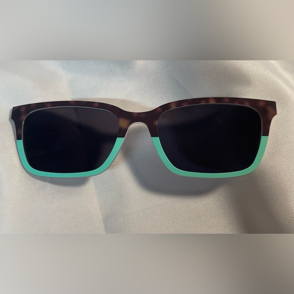 larkin | Accessories | New Pair Eyewear Larkin Sunglasses Topper ...